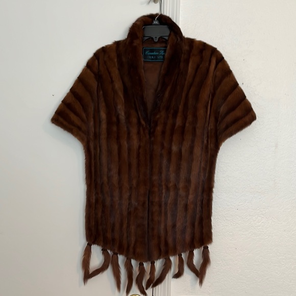 Canada Fur (H.K.) Ltd | Jackets & Coats | Vintage Real Fur Shoulder ...